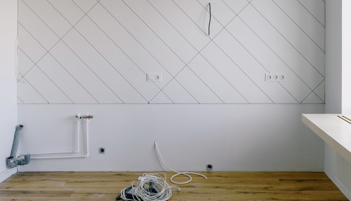 How to Fit a Splashback Over Tiles